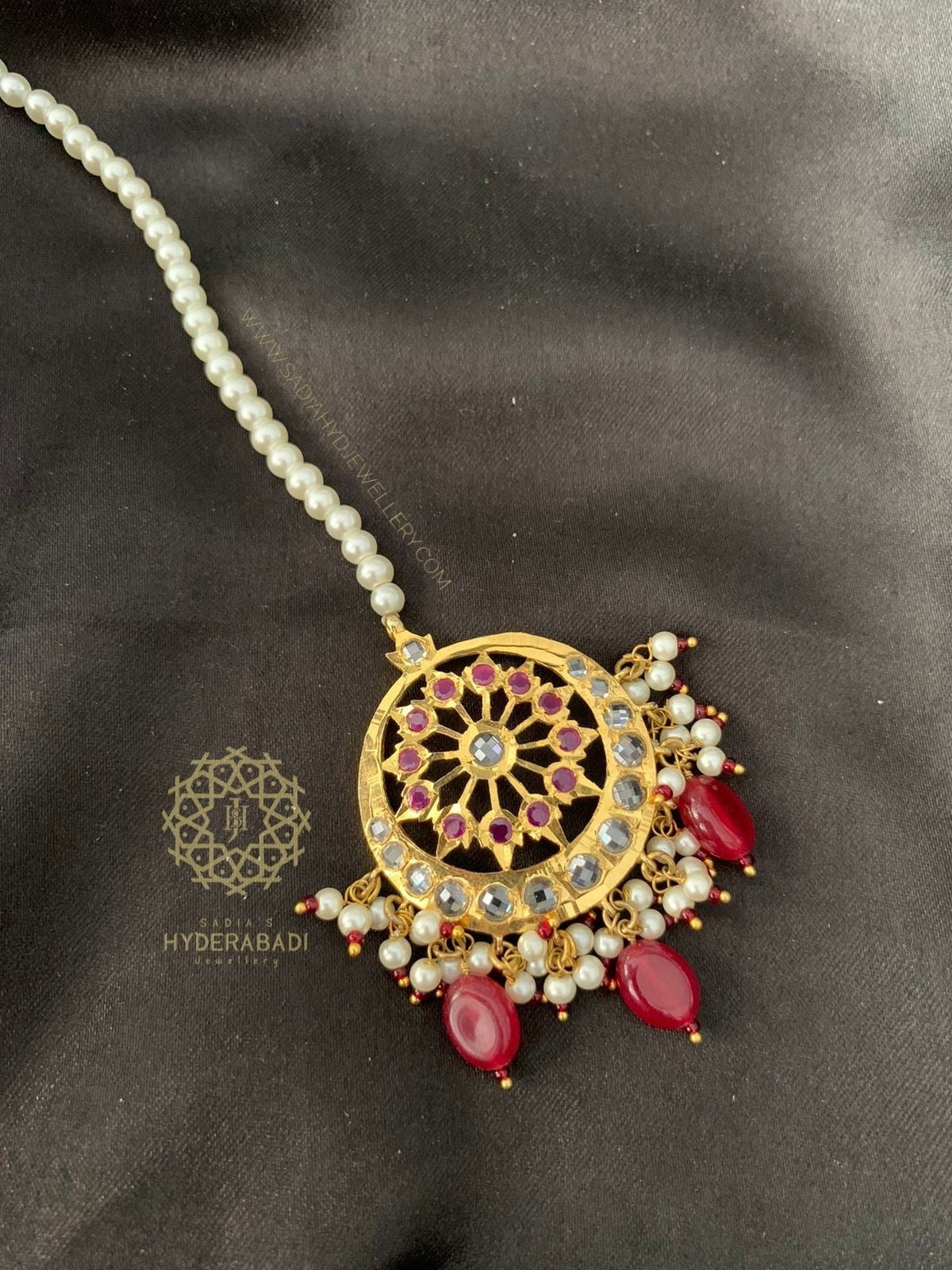 Iqra Red White Tika – Sadiahyderabadi