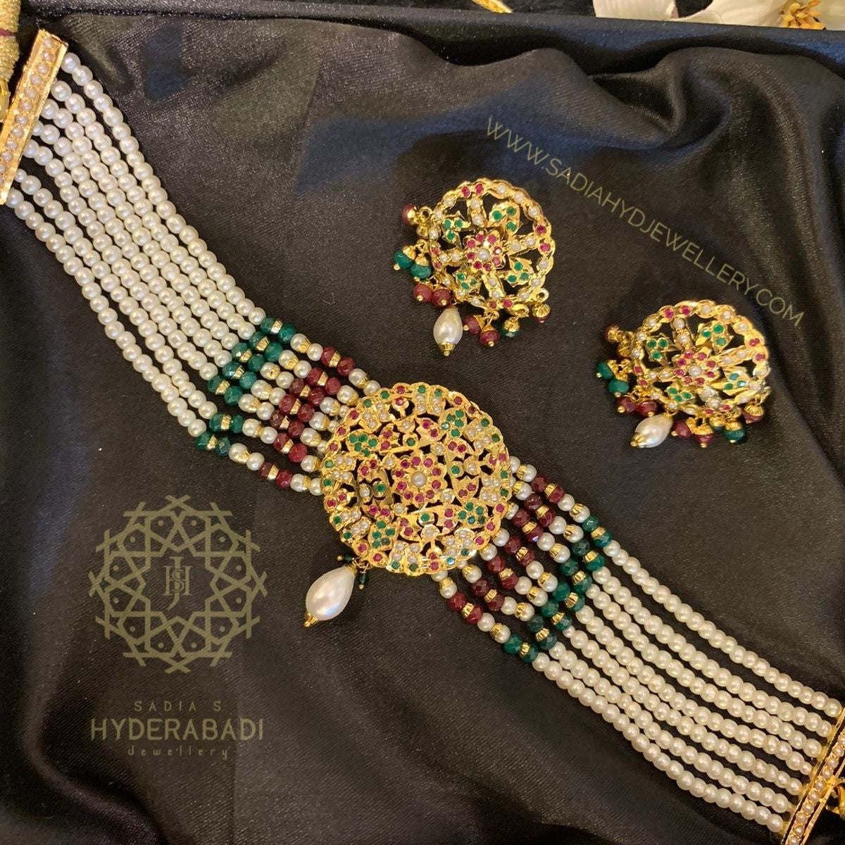 Safreen Red Green Guluband Set – Sadiahyderabadi