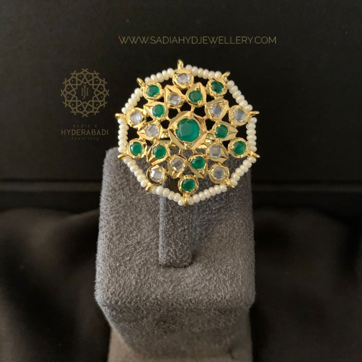 Rida Green White Ring – Sadiahyderabadi